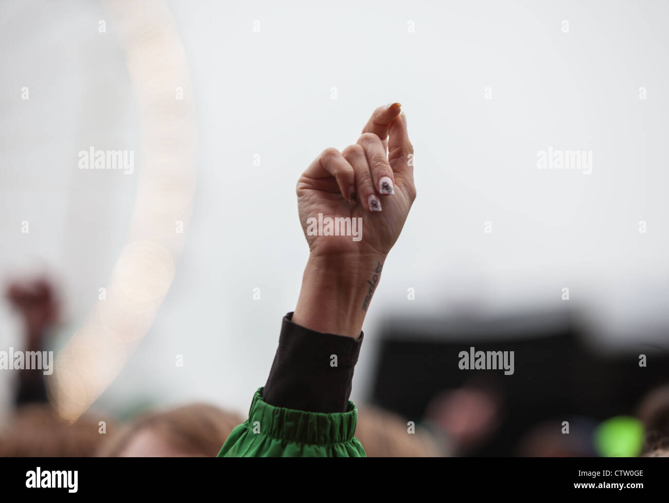 Mano agitando immagini e fotografie stock ad alta risoluzione - Alamy