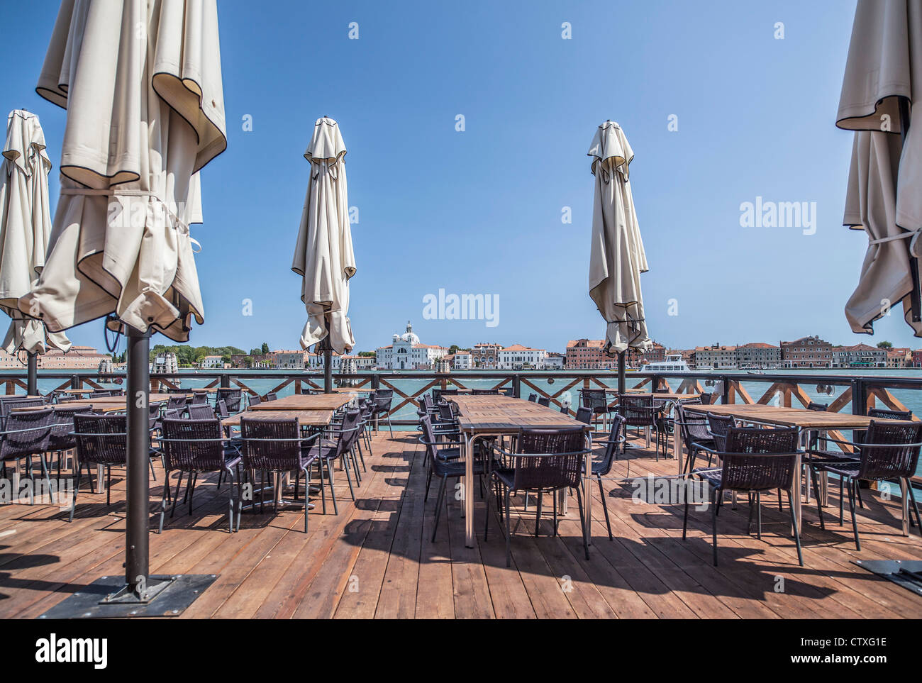 Ombrelloni da bar immagini e fotografie stock ad alta risoluzione - Alamy