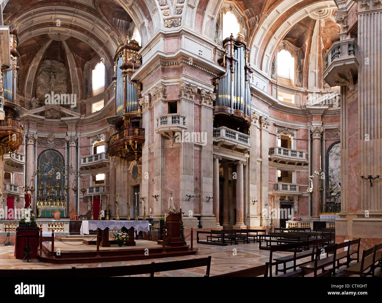 Transept basilica immagini e fotografie stock ad alta risoluzione - Alamy