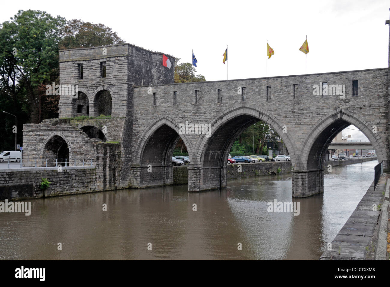 Il 'Pont des Trous' ponte (a XIII secolo l'acqua) a ponte sul fiume ...