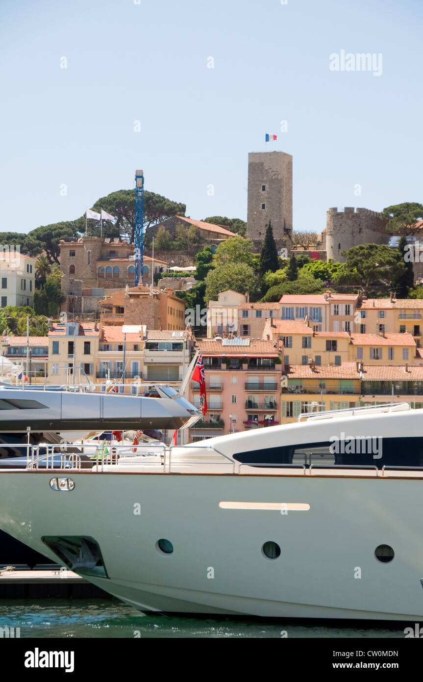 Cannes vecchia città immagini e fotografie stock ad alta risoluzione ...
