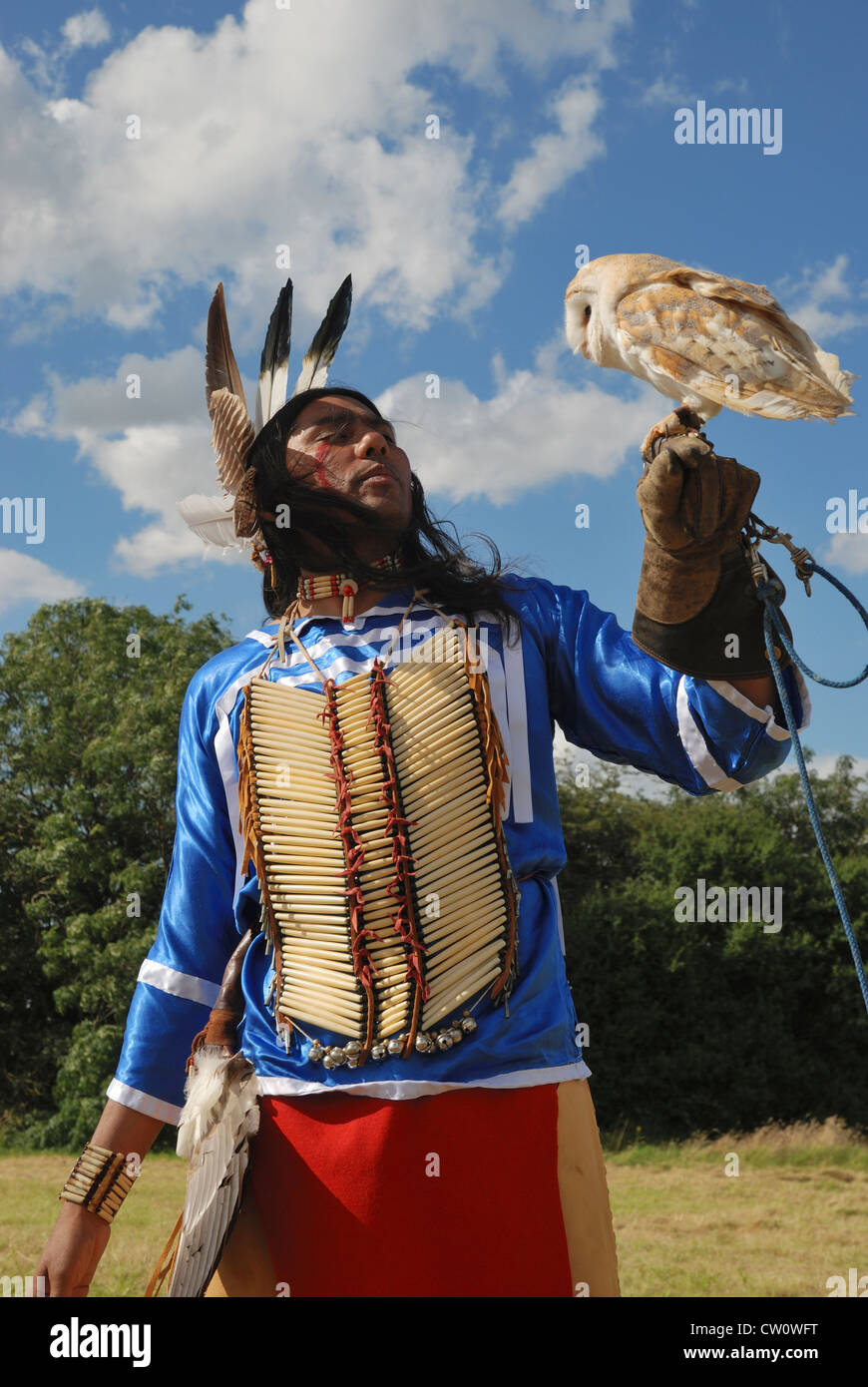 Lakota man in traditional clothing immagini e fotografie stock ad alta ...