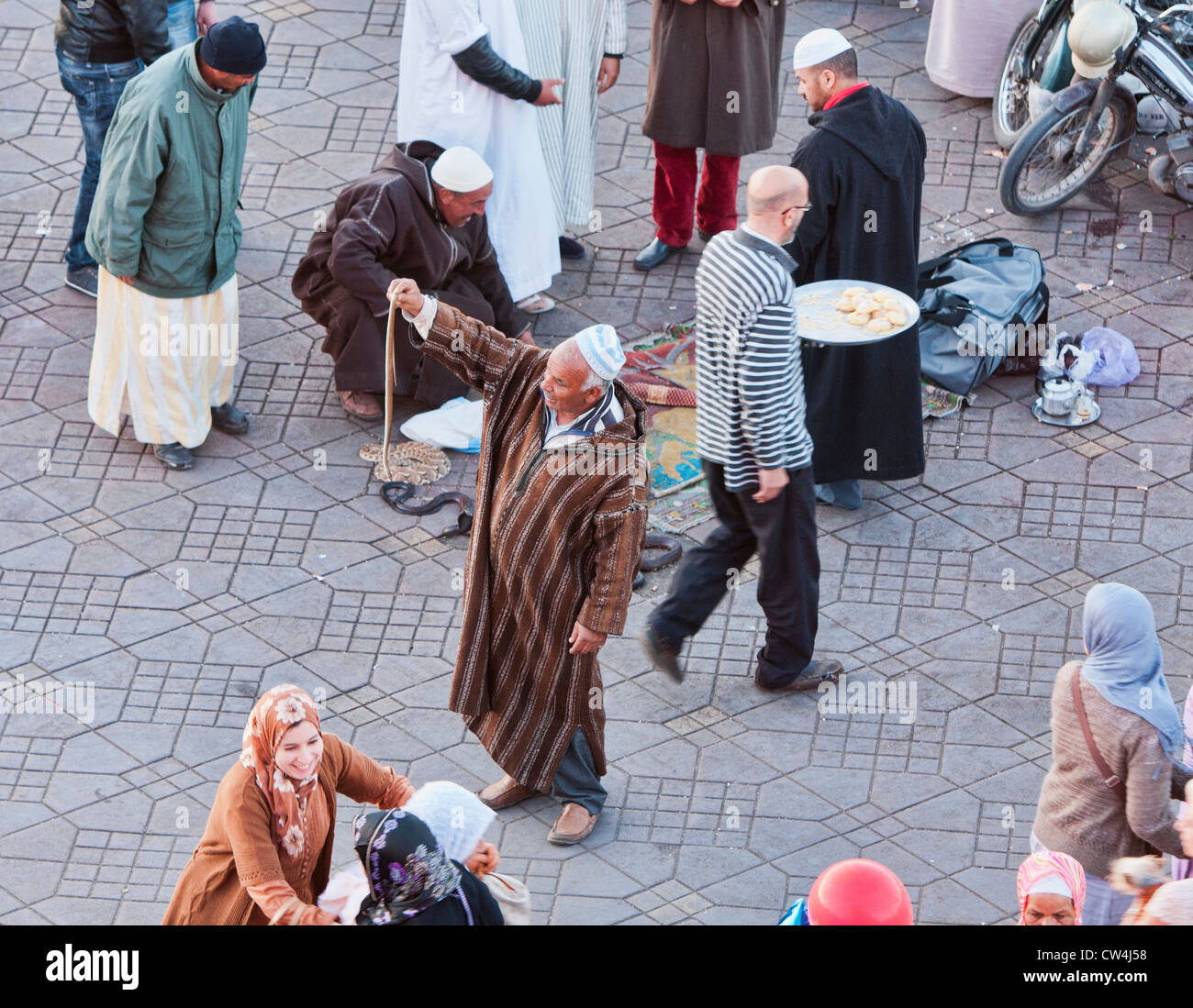 Incantatore di serpenti marocco immagini e fotografie stock ad alta ...
