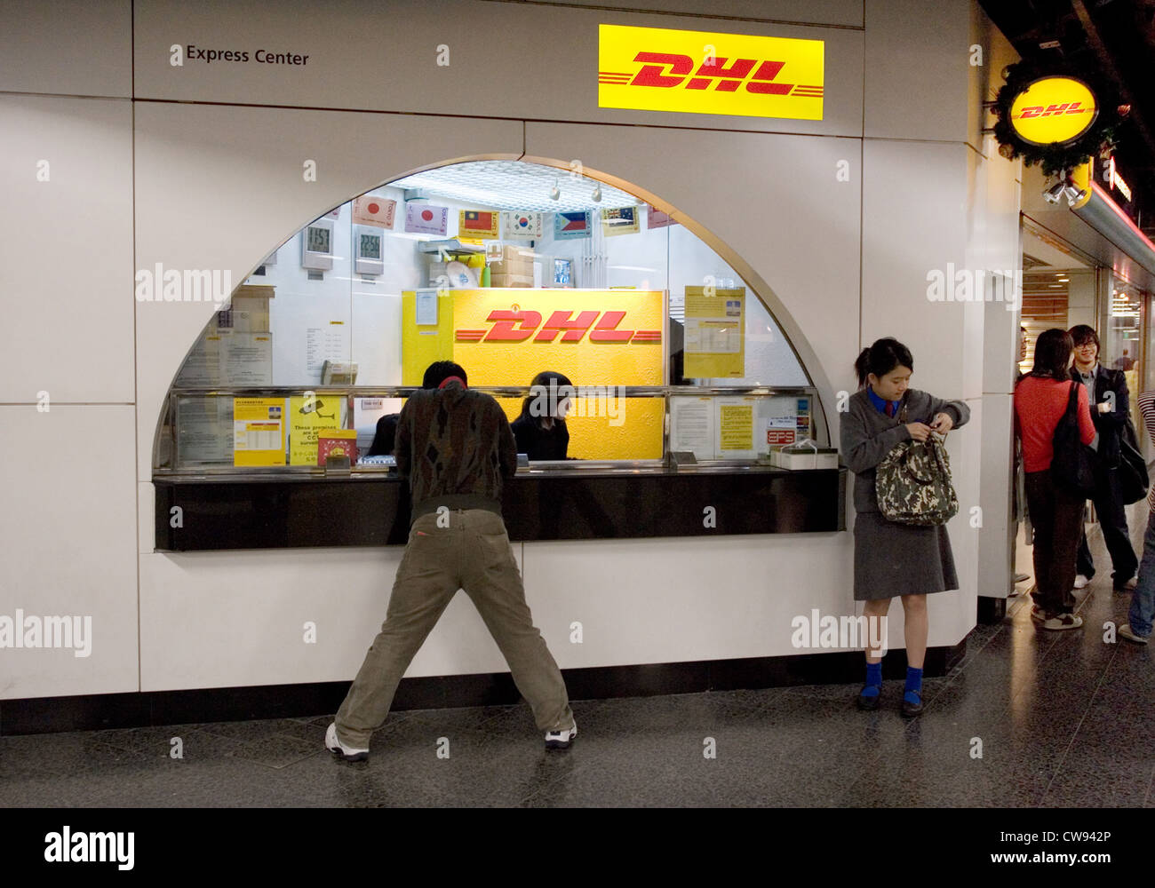 Dhl express center immagini e fotografie stock ad alta risoluzione - Alamy