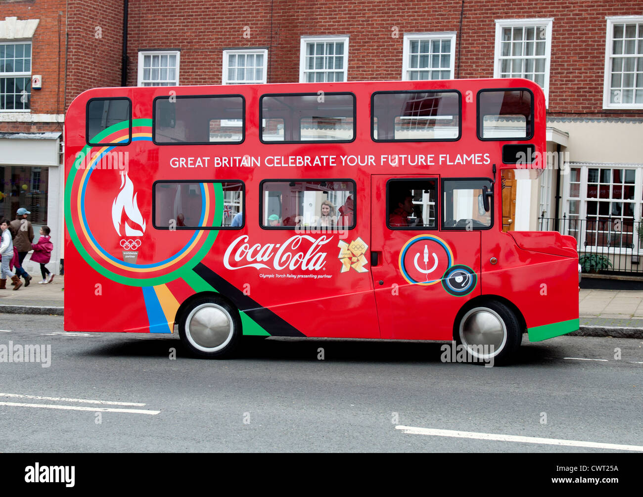 Coca cola bus immagini e fotografie stock ad alta risoluzione - Alamy