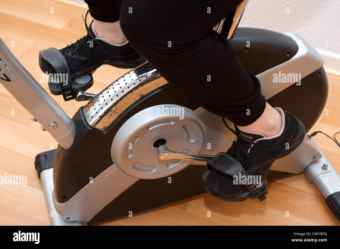 Exercise bike immagini e fotografie stock ad alta risoluzione - Alamy