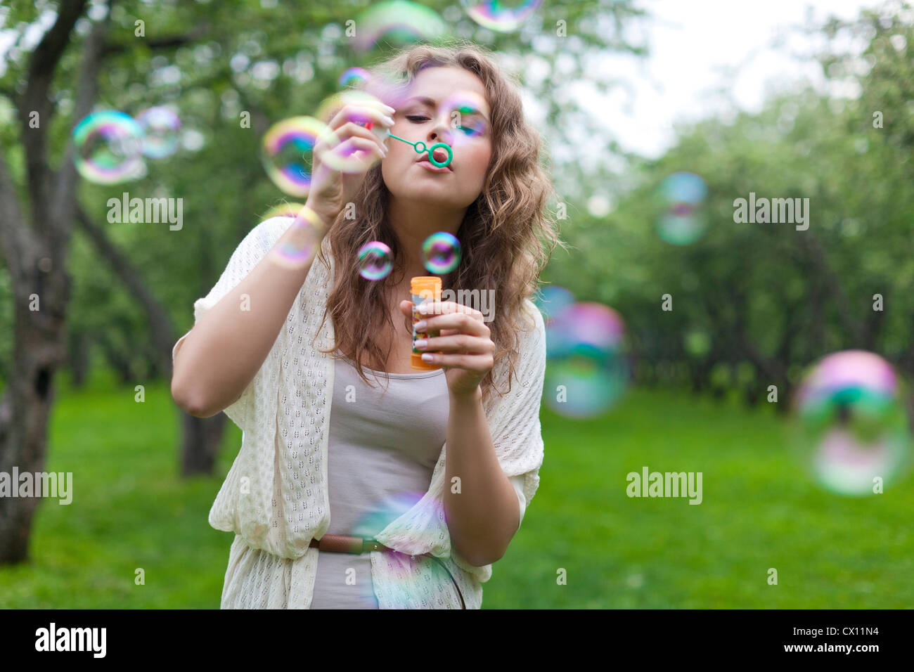 Bolle Sapone Giovane Immagini e Fotos Stock - Alamy
