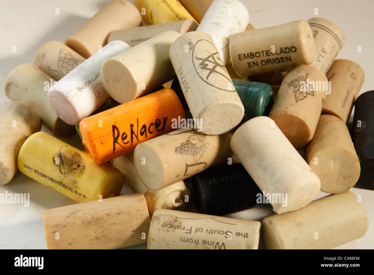 Synthetic cork immagini e fotografie stock ad alta risoluzione - Alamy