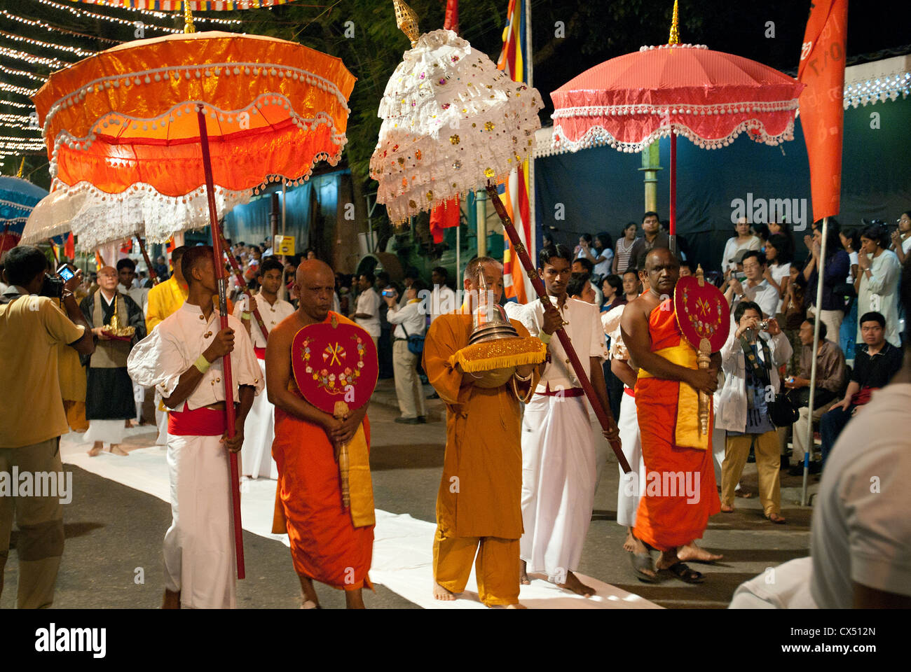 Navam perahera festival buddista immagini e fotografie stock ad alta ...