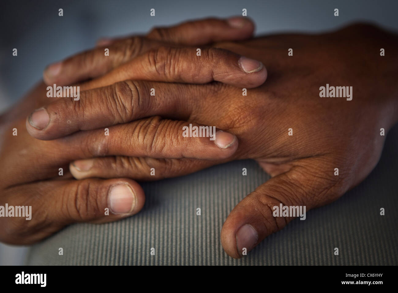 Pregate incrociate immagini e fotografie stock ad alta risoluzione - Alamy