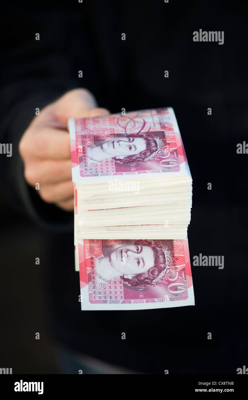Wad fifty pound notes immagini e fotografie stock ad alta risoluzione ...