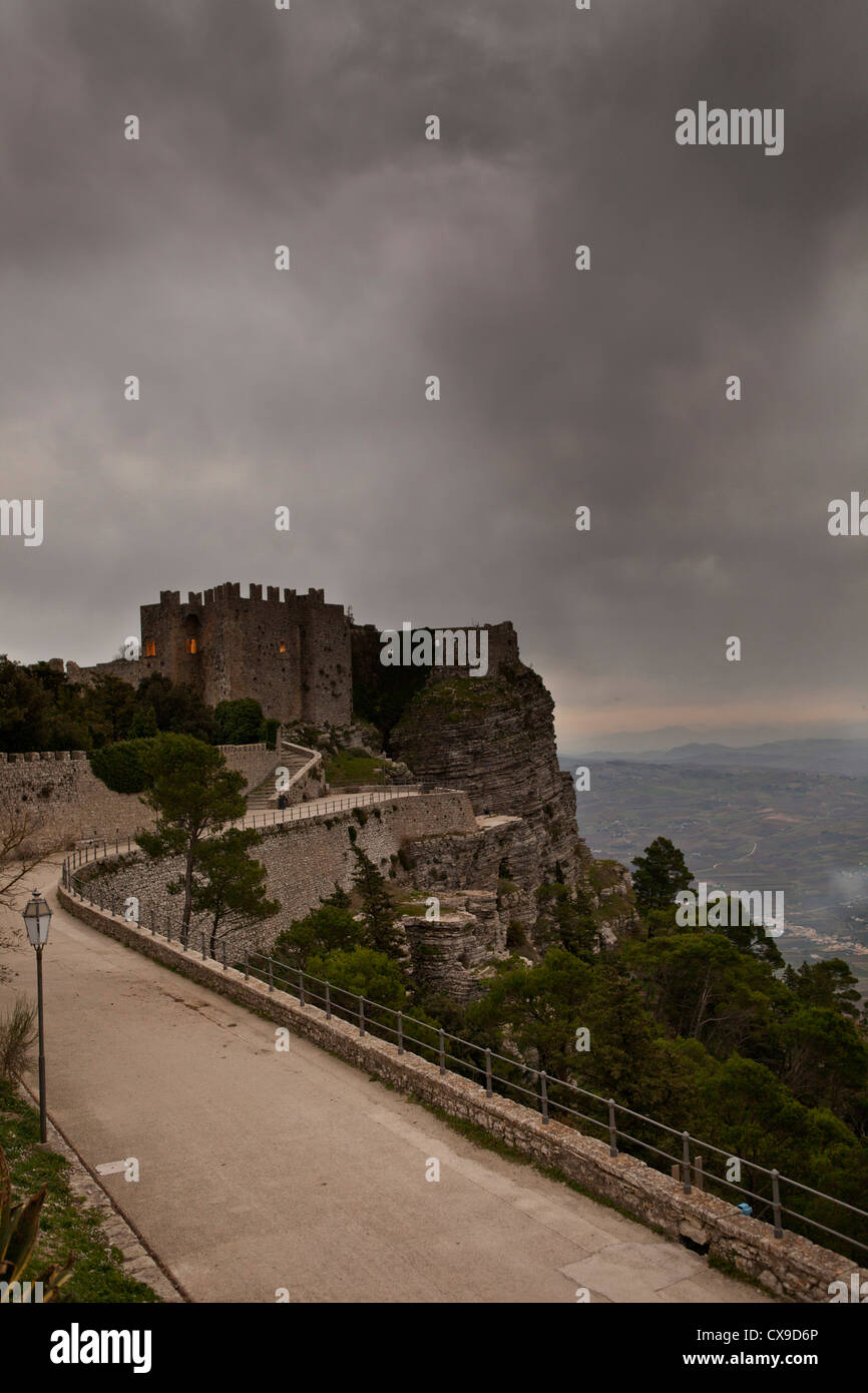 Castello di erice immagini e fotografie stock ad alta risoluzione - Alamy