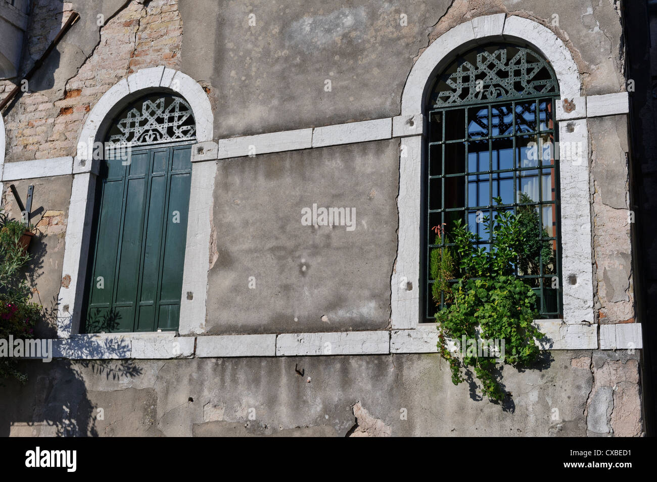 Finestre veneziane immagini e fotografie stock ad alta risoluzione - Alamy