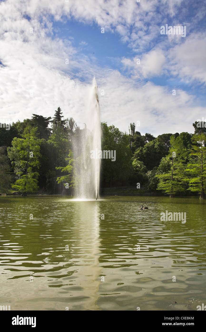 Lago fontana immagini e fotografie stock ad alta risoluzione - Alamy
