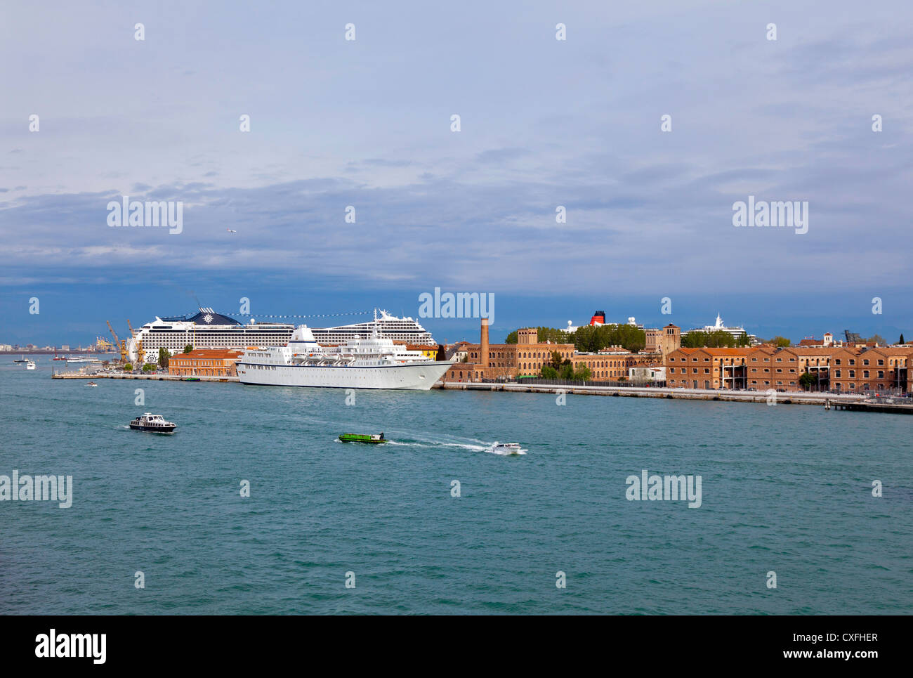 Porto di venezia immagini e fotografie stock ad alta risoluzione - Alamy