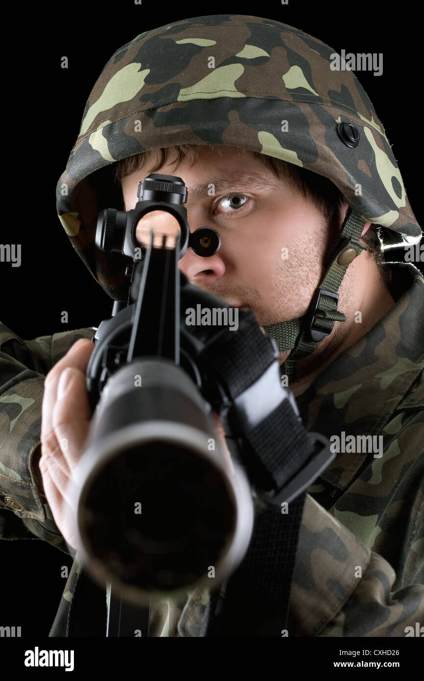 Puntando un fucile immagini e fotografie stock ad alta risoluzione - Alamy