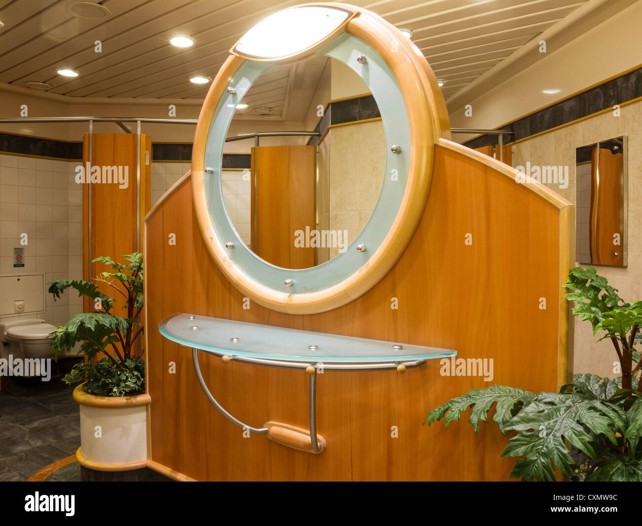 Ladies restroom immagini e fotografie stock ad alta risoluzione - Alamy