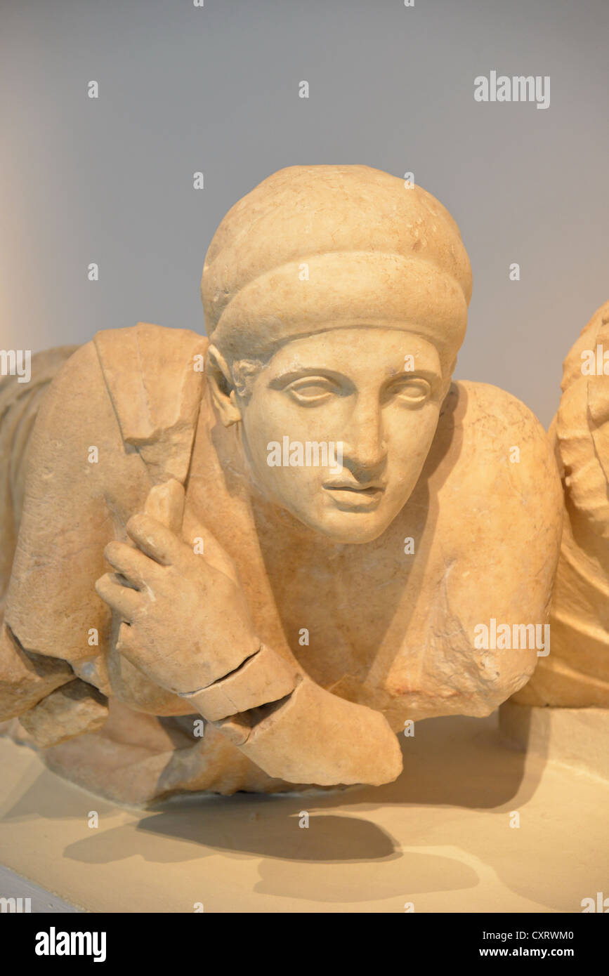 Battaglia di Lapiths e Centauri frontone dal Tempio di Zeus nel Museo ...