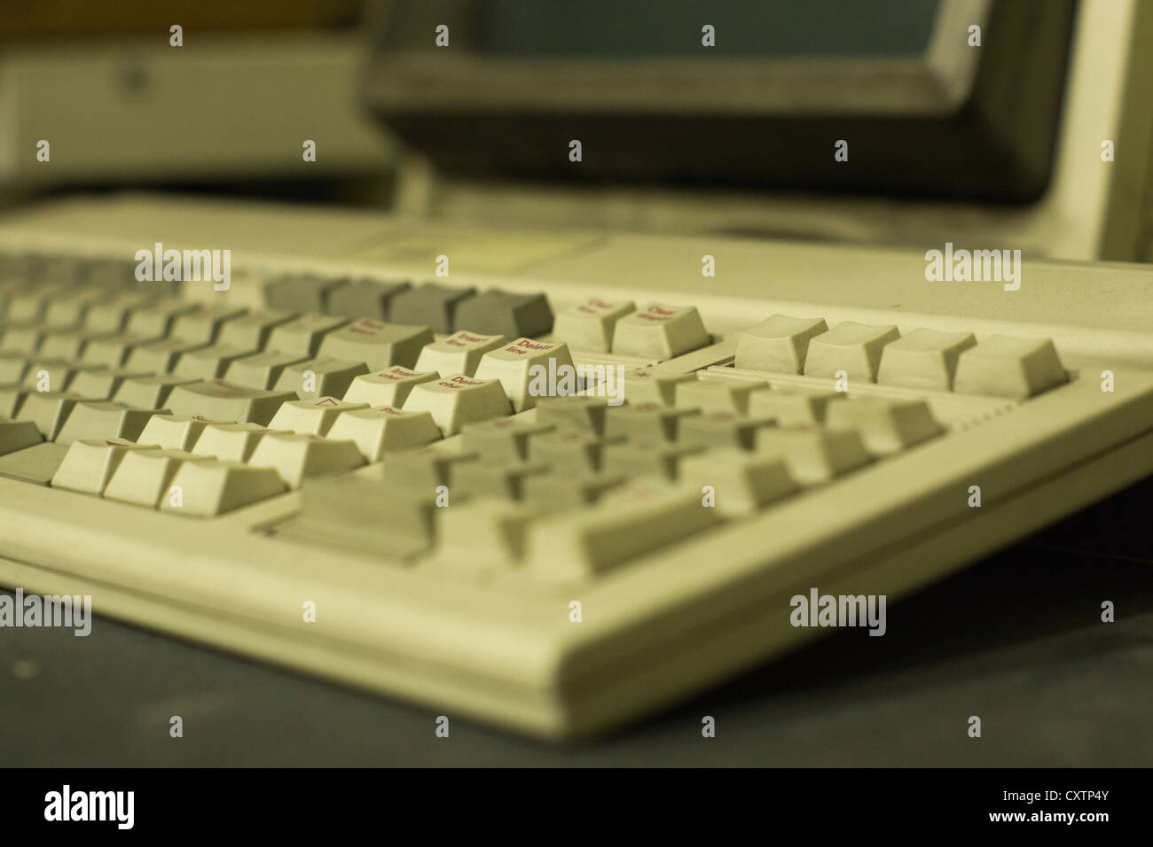 Vecchio monitor del computer immagini e fotografie stock ad alta ...