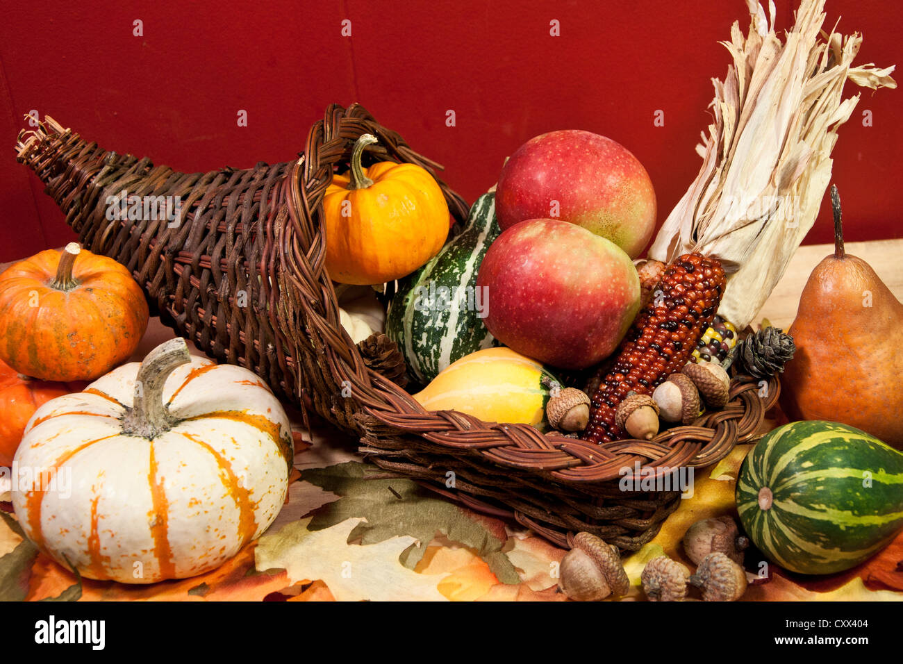Cornucopia corno di abbondanza immagini e fotografie stock ad alta ...