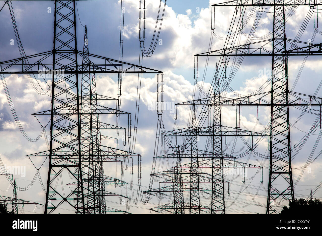 Linee elettriche ad alta tensione immagini e fotografie stock ad alta ...