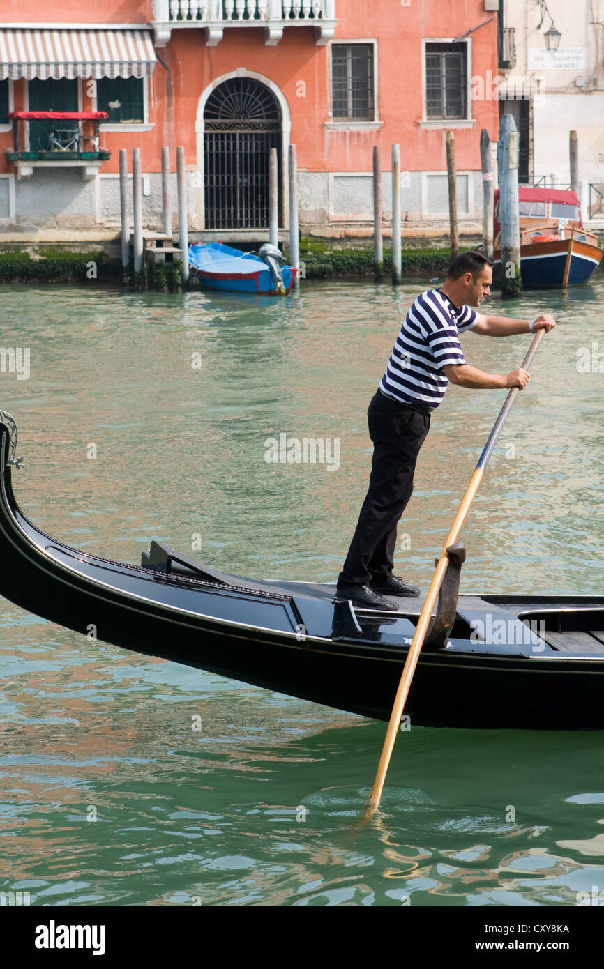 Gondoliere a remi immagini e fotografie stock ad alta risoluzione - Alamy