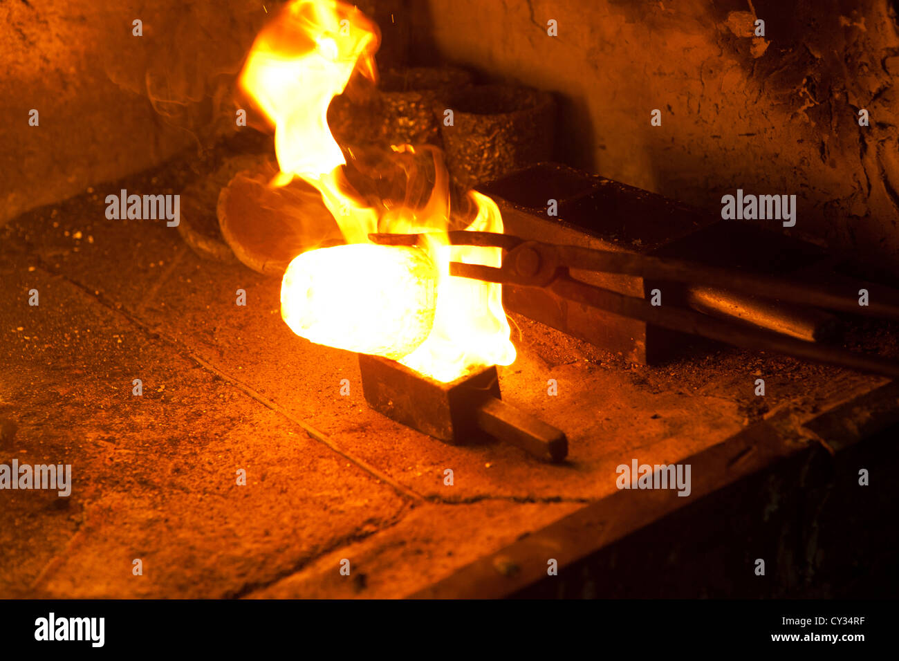 Fusione di metalli immagini e fotografie stock ad alta risoluzione - Alamy