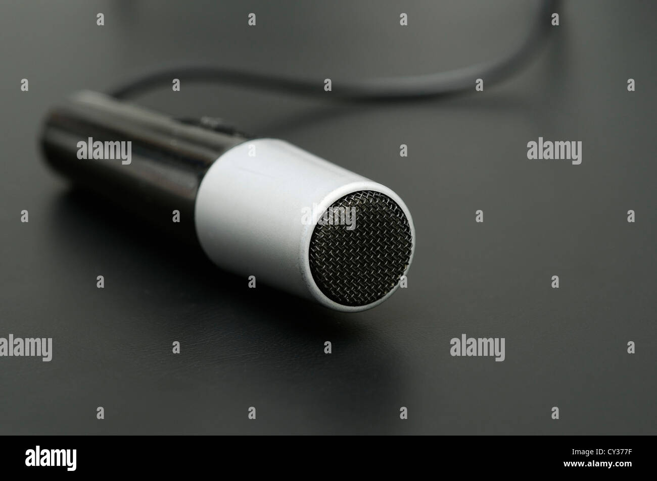 Microfono a filo immagini e fotografie stock ad alta risoluzione - Alamy
