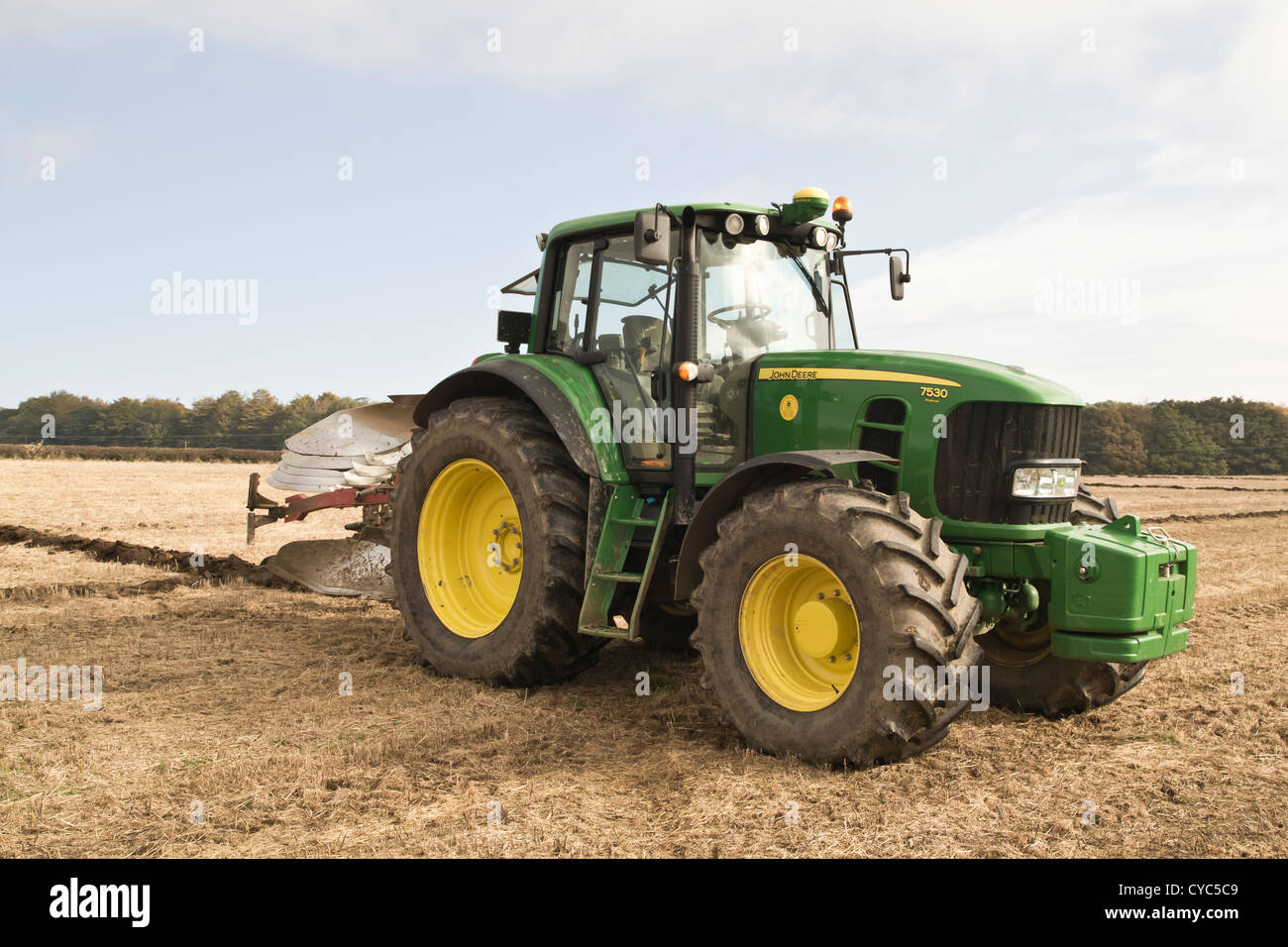 John Deere 7530 trattore con aratro reversibile a confronto di aratura di dimostrazione Foto ...