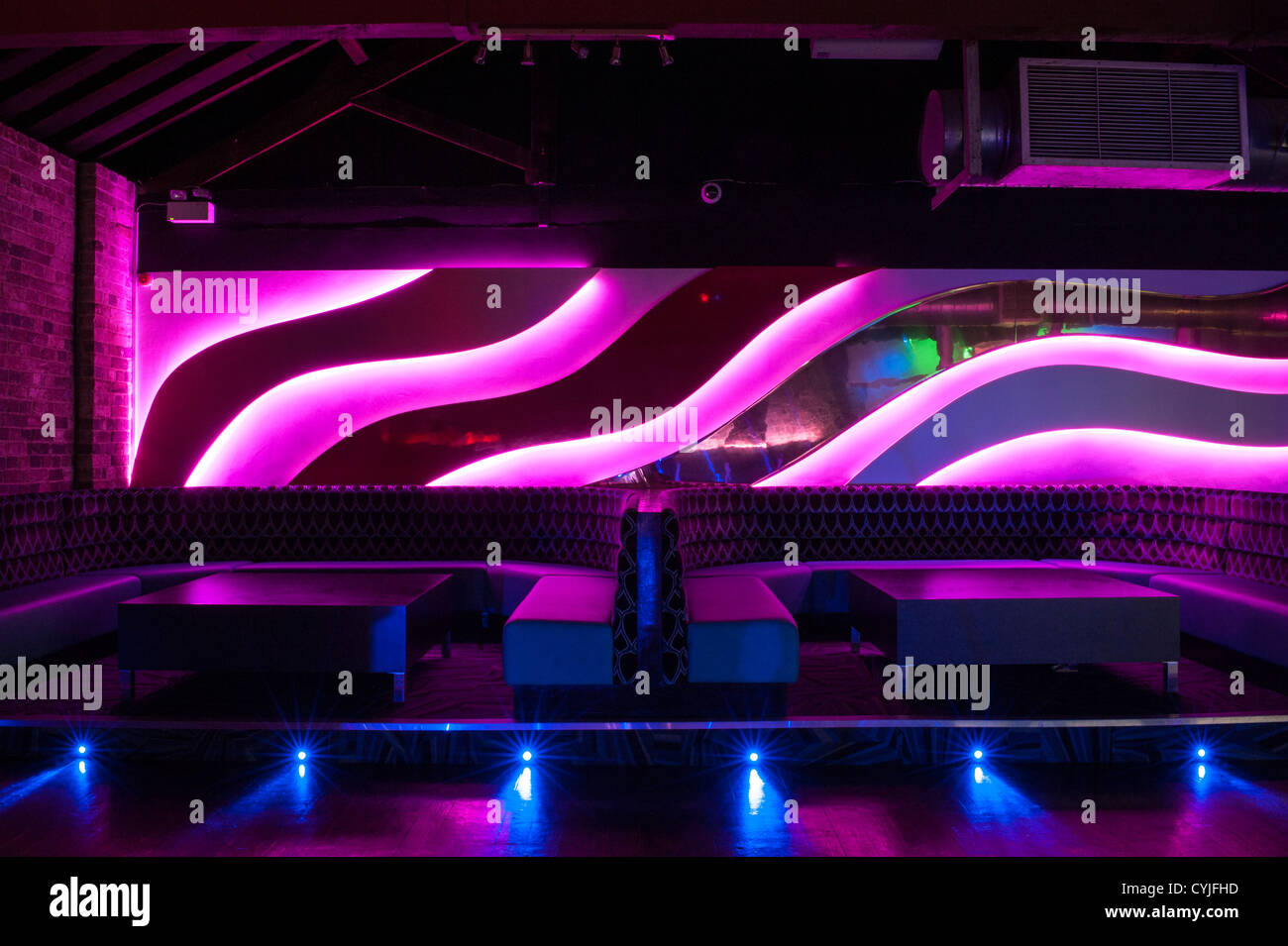 Night club dance floor seating immagini e fotografie stock ad alta ...