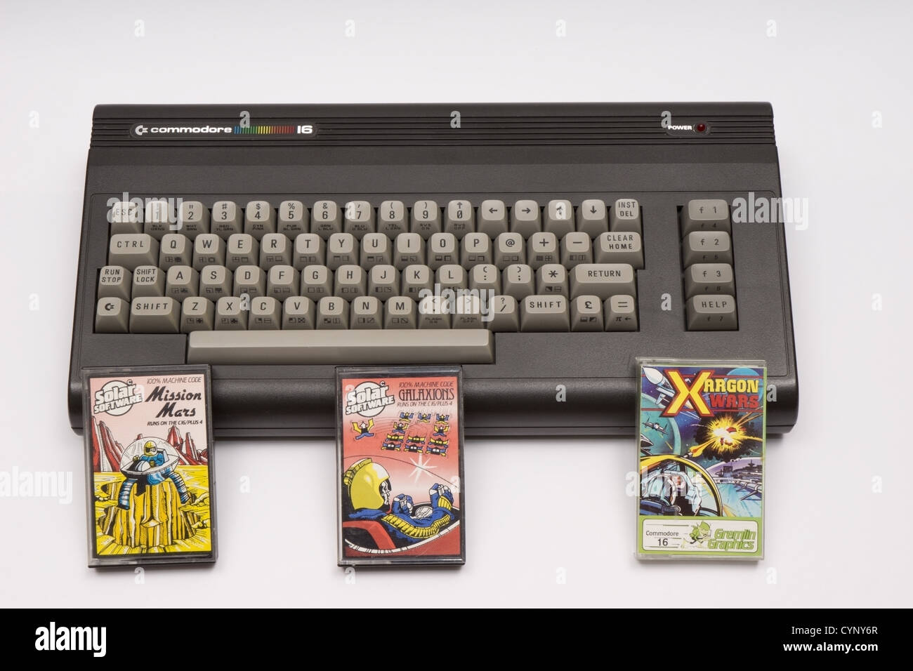 Commodore 16 home computer con tre giochi classici che sono su cassetta ...