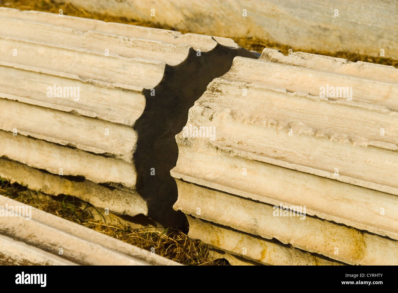 Colonna orizzontale rotta immagini e fotografie stock ad alta ...
