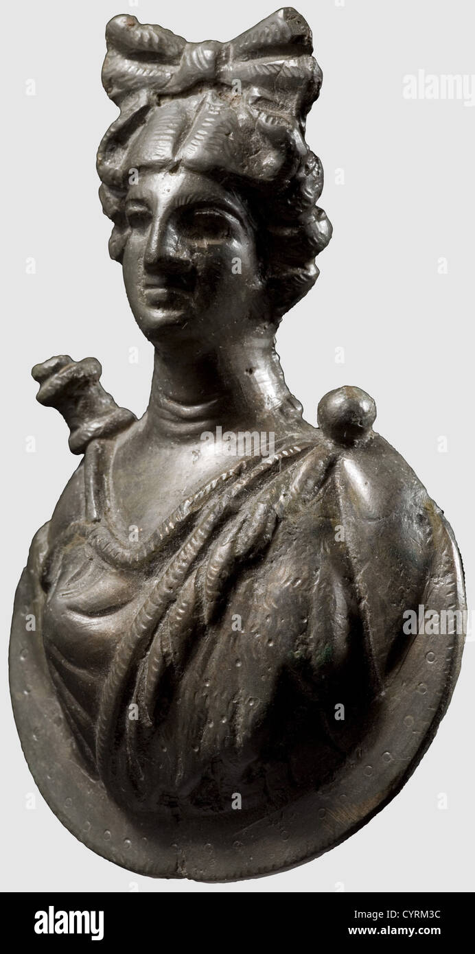 Un appliqué Diana romano, i/II secolo d.C. Bronzo con patina verdolina ...