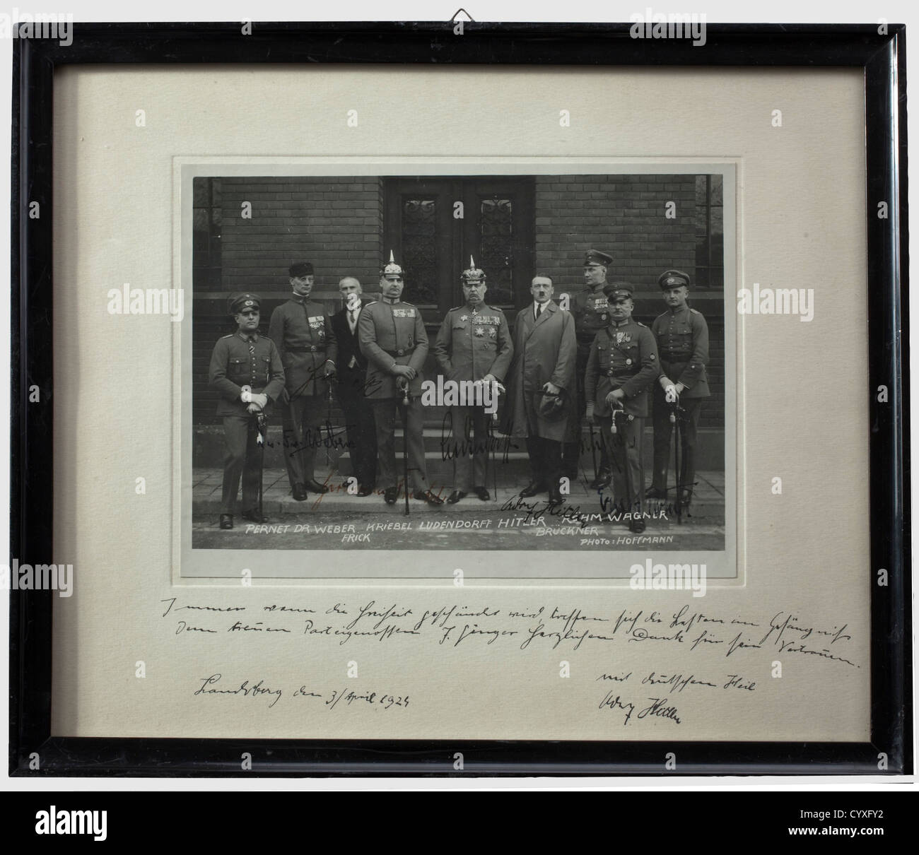 Johann Singer,una foto incorniciata di Hitler dal 3 aprile 1924 la ...