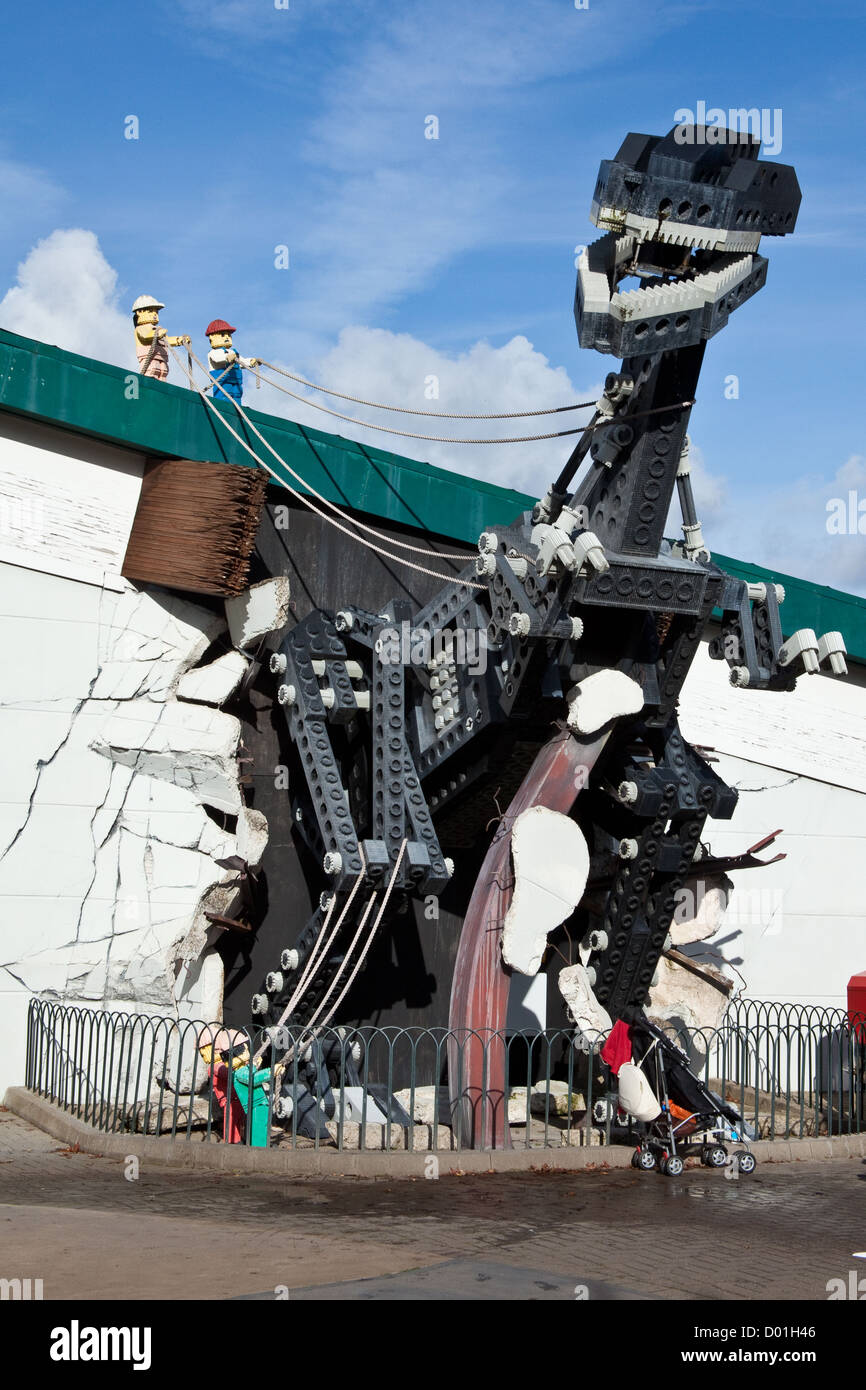 Giant lego tyrannosaurus rex dinosaur at legoland windsor resort ...