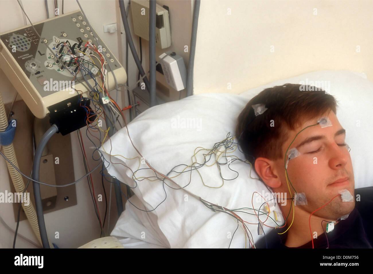 Sleep eeg immagini e fotografie stock ad alta risoluzione - Alamy