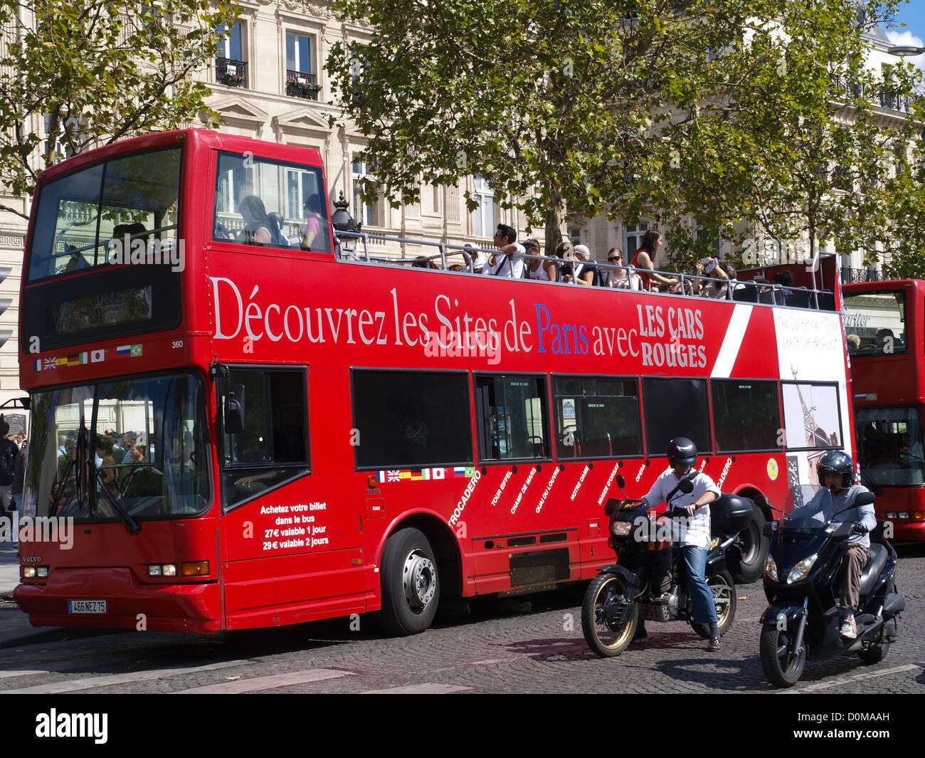 Les cars rouges immagini e fotografie stock ad alta risoluzione - Alamy