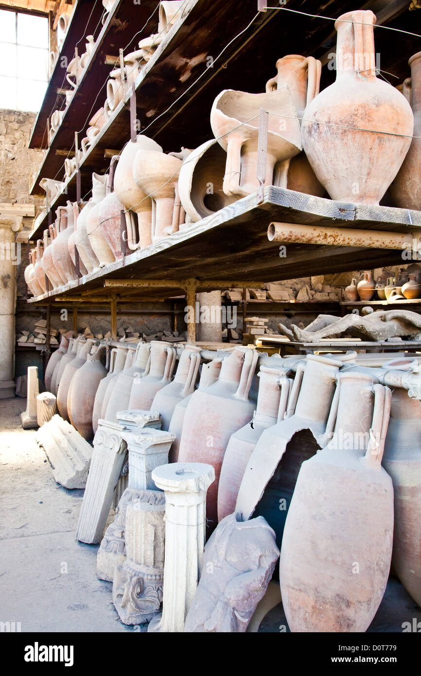 Anfore greche immagini e fotografie stock ad alta risoluzione - Alamy