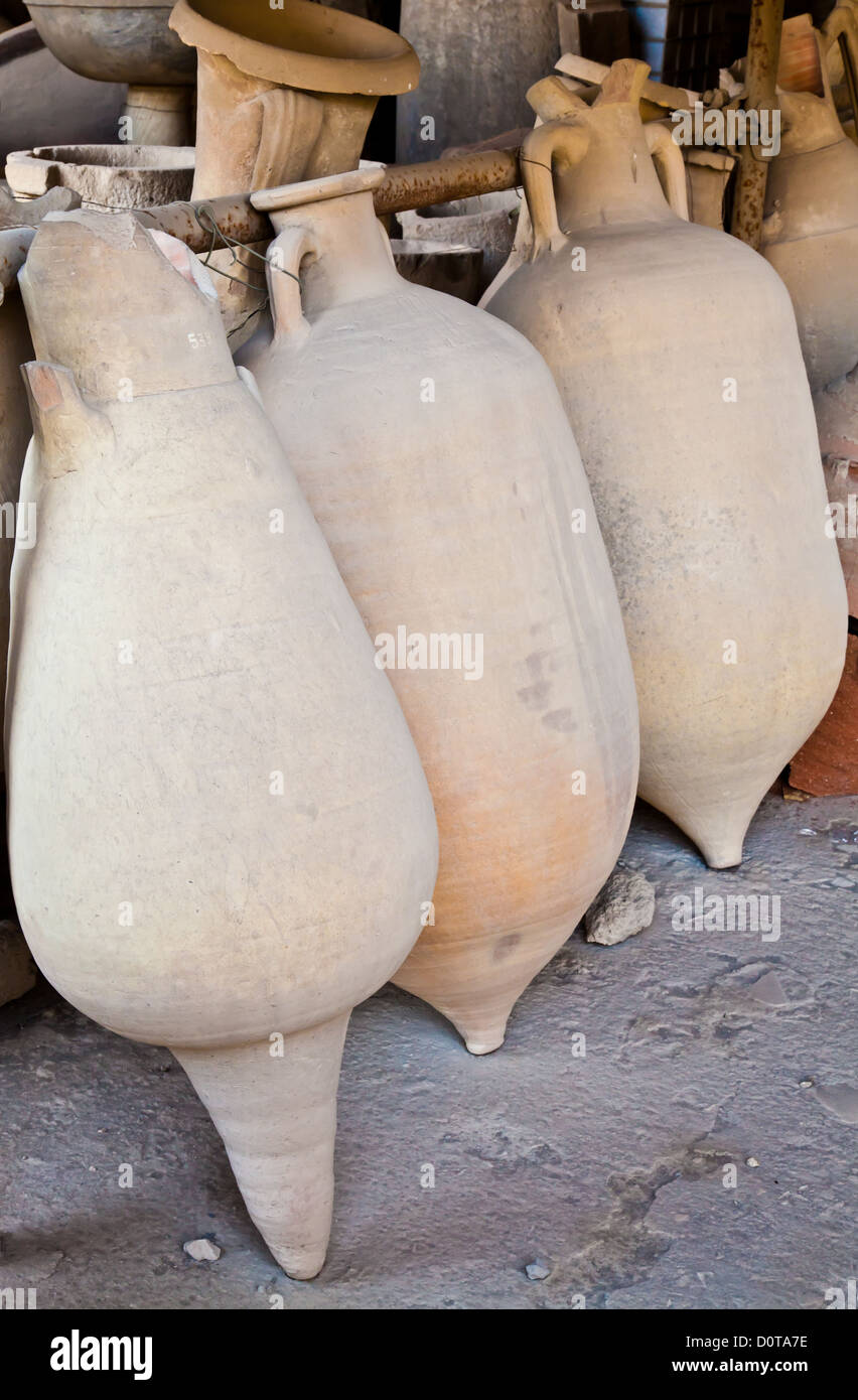 Anfore greche immagini e fotografie stock ad alta risoluzione - Alamy