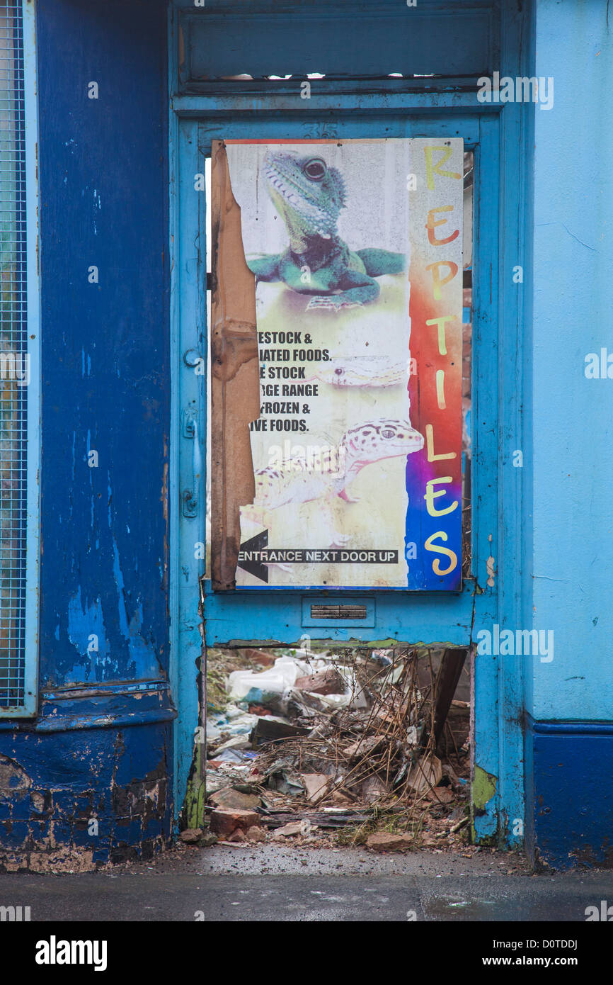 Ripped poster immagini e fotografie stock ad alta risoluzione - Alamy