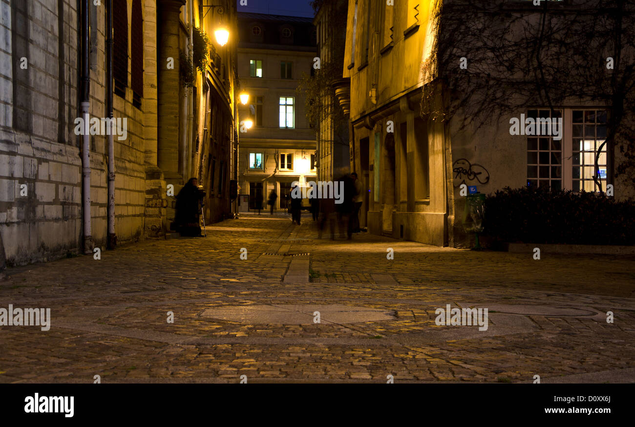 Parigi al lampione di notte immagini e fotografie stock ad alta ...