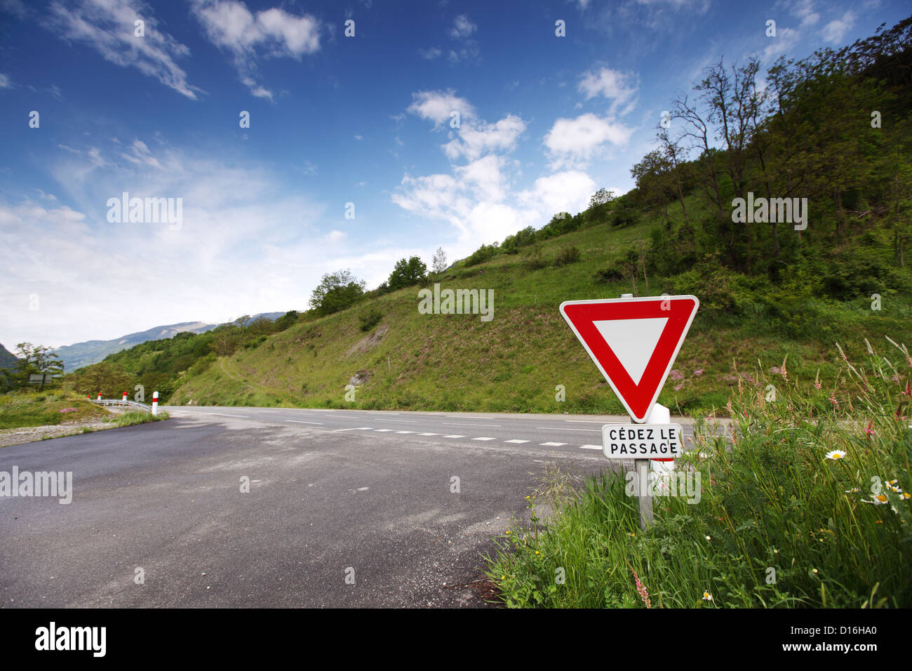 Segnale stradale riflettore rosso immagini e fotografie stock ad alta ...