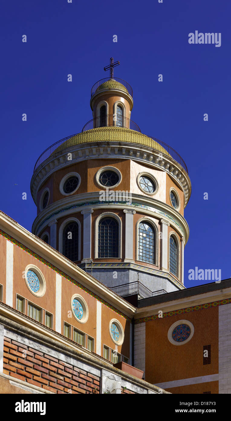 L'Italia, sicilia, Tindari, la cupola della Basilica di Santa Maria ...