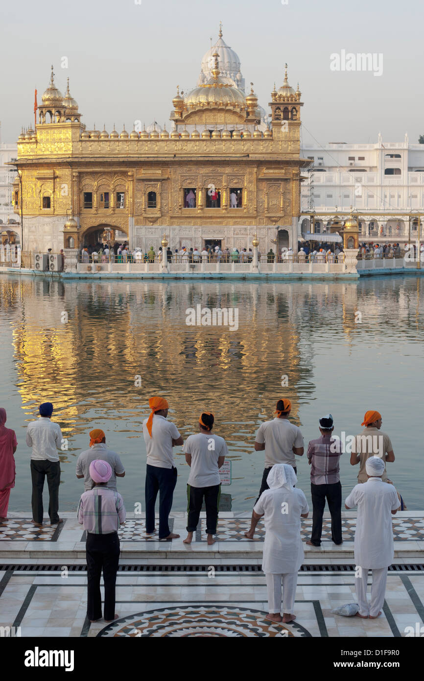 Il Santissimo dei luoghi santi in India - Il tempio d'oro di Amritsar è ...