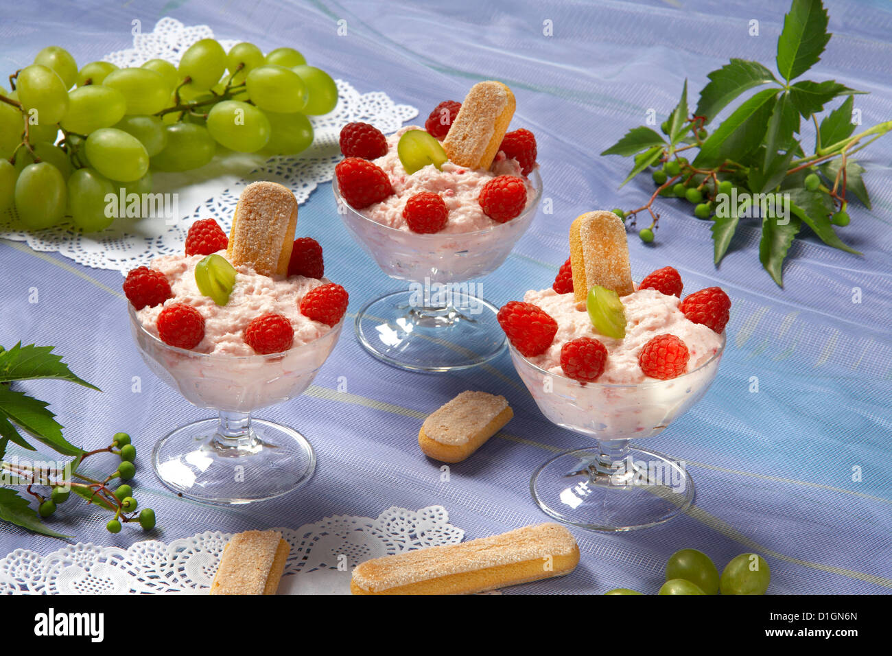 Torte alla frutta e alla frutta immagini e fotografie stock ad alta ...
