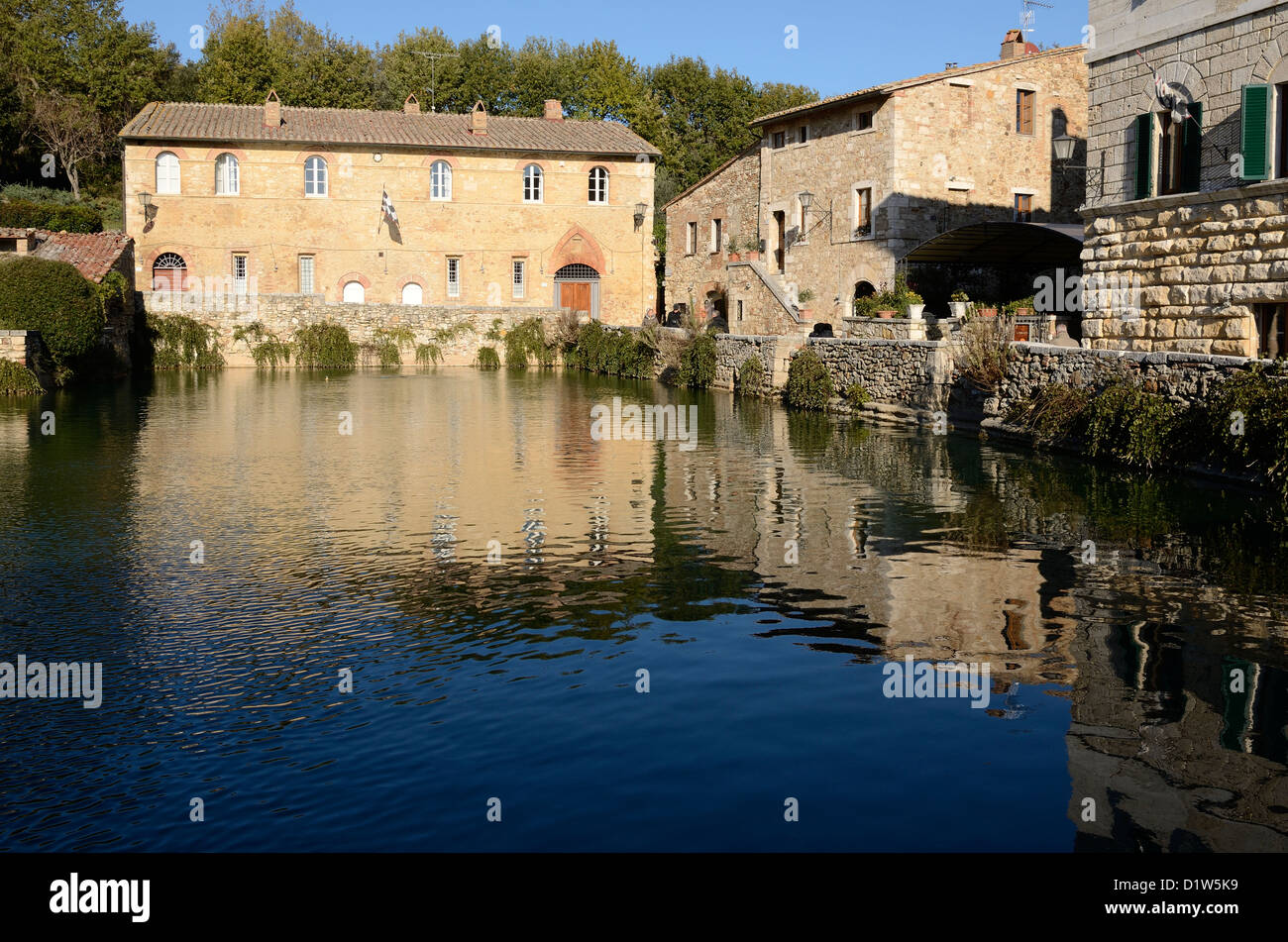 Vecchi bagni termali nel borgo medievale di Bagno Vignoni, Toscana ...