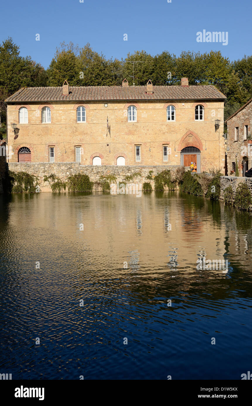 Vecchi bagni termali nel borgo medievale di Bagno Vignoni, Toscana ...