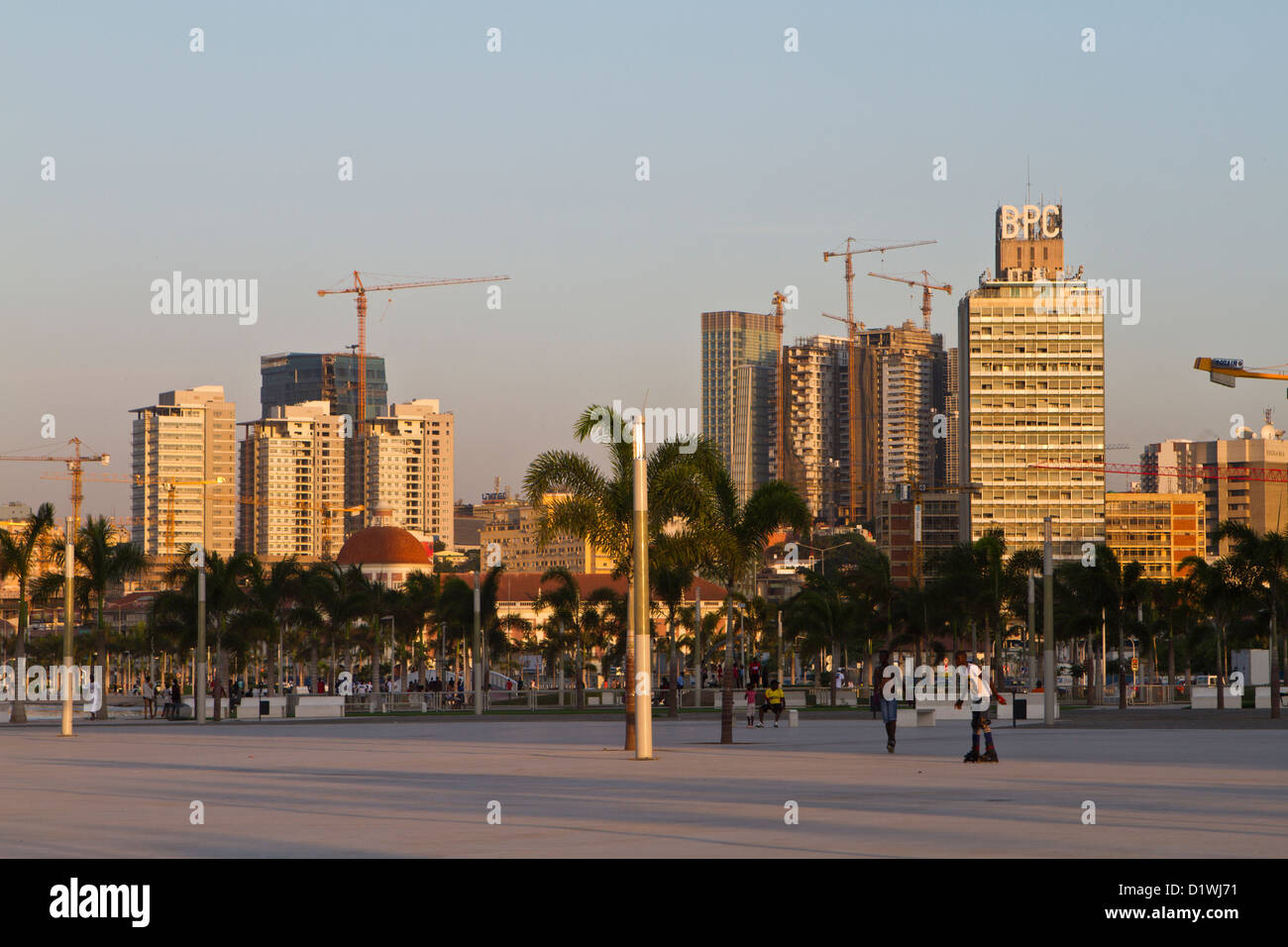Grattacieli di luanda immagini e fotografie stock ad alta risoluzione - Alamy