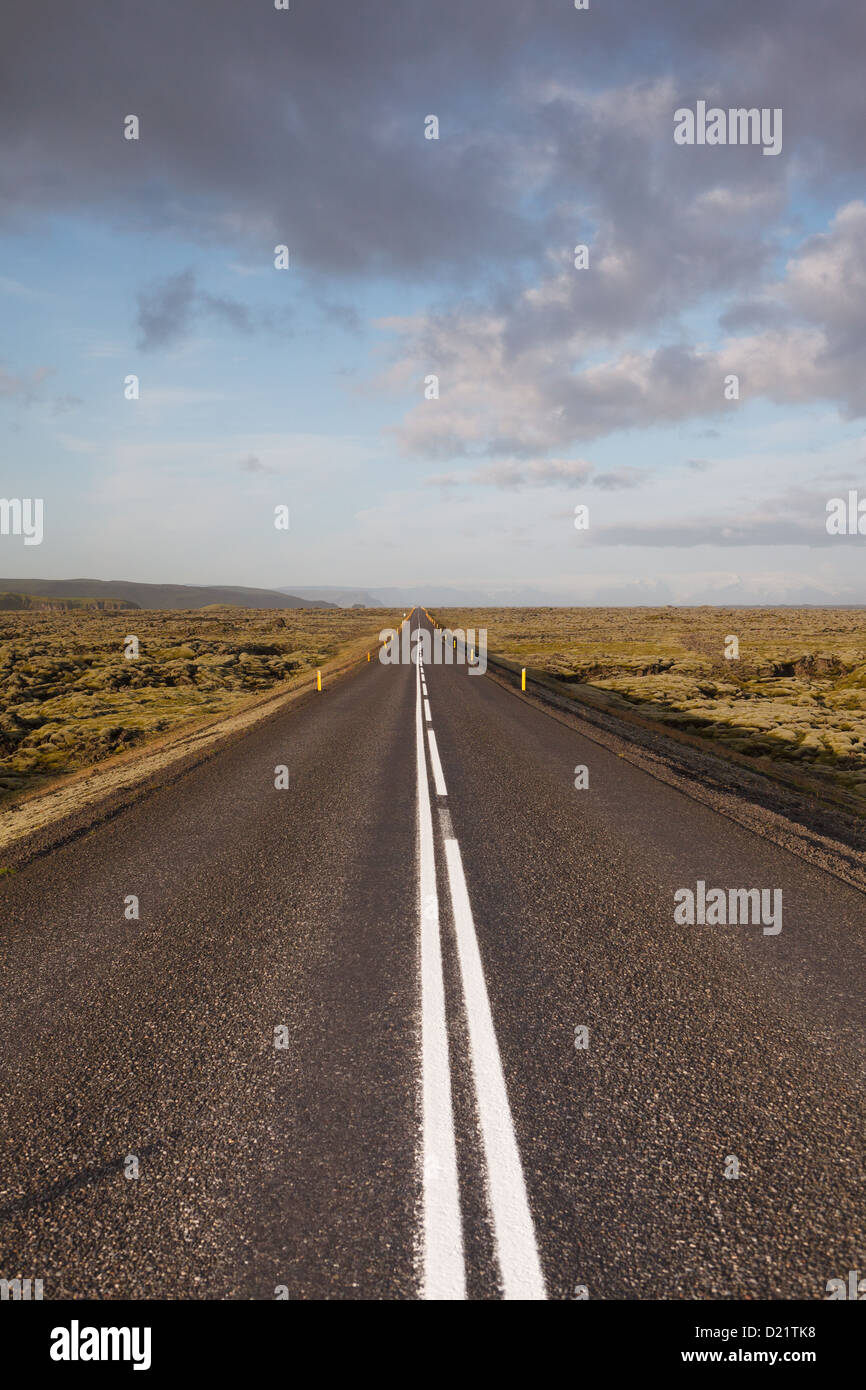 Guida su strada vulcanica immagini e fotografie stock ad alta ...