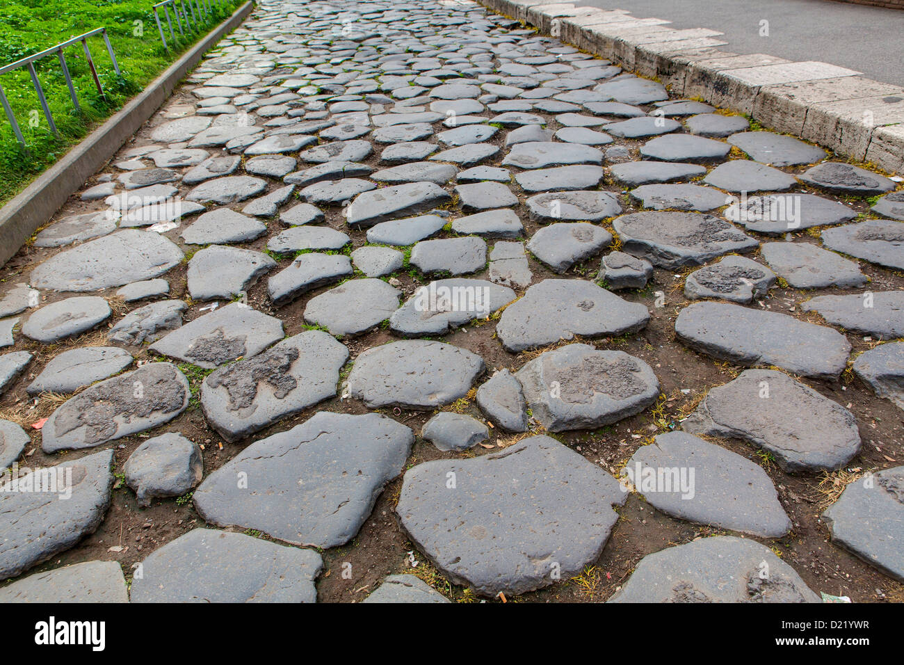 Storica strada romana immagini e fotografie stock ad alta risoluzione ...